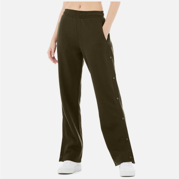 ALO Yoga | Pants & Jumpsuits | Alo Yoga Courtside Tearaway Snap Pant ...